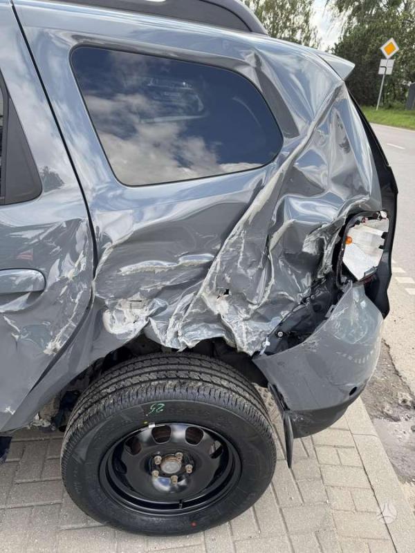 Pelēks Dacia Duster 2022 Kauņa, ar dzinēja tilpumu 1.00 L un nobraukumu 21 tūkst. km par 7400 €, foto 10 vietnē AUTOMOTO.COM.LV