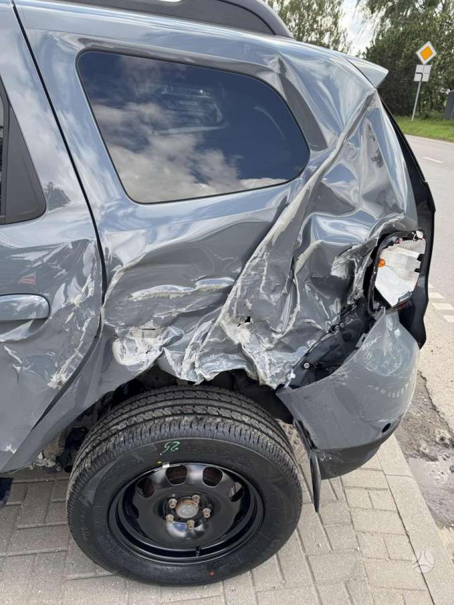 Grey Dacia Duster 2022 in Kaunas, with an engine capacity of 1.00 L and mileage of 21 thousand km for 7400 €, photo 11 on AUTOMOTO.COM.LV
