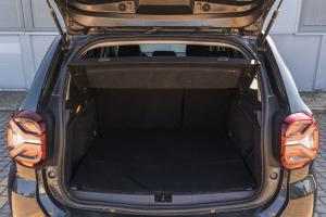 Pelēks Dacia Duster 2022 Ventspils, ar dzinēja tilpumu 1.30 L un nobraukumu 125 tūkst. km par 15100 €, foto 12 vietnē AUTOMOTO.COM.LV
