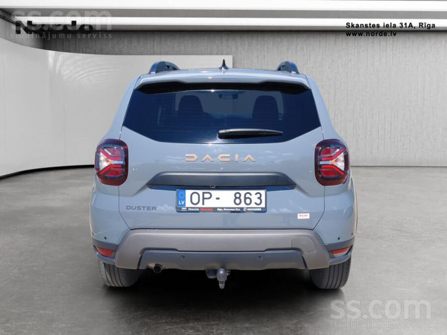 Grey Dacia Duster 2023 in Riga, with an engine capacity of 1.00 L and mileage of 57 thousand km for 14490 €, photo 4 on AUTOMOTO.COM.LV