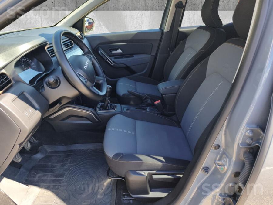 Grey Dacia Duster 2023 in Riga, with an engine capacity of 1.00 L and mileage of 57 thousand km for 14490 €, photo 8 on AUTOMOTO.COM.LV