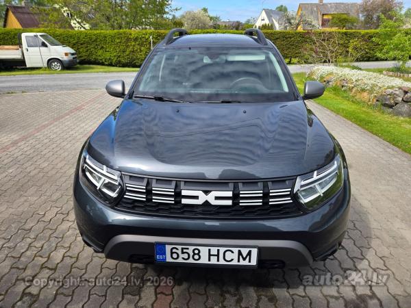 Pelēks Dacia Duster 2023 Kerdla, ar dzinēja tilpumu 1.50 L un nobraukumu 25 tūkst. km par 18000 €, foto 3 vietnē AUTOMOTO.COM.LV
