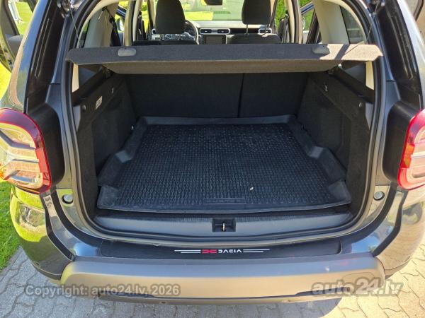 Pelēks Dacia Duster 2023 Kerdla, ar dzinēja tilpumu 1.50 L un nobraukumu 25 tūkst. km par 18000 €, foto 7 vietnē AUTOMOTO.COM.LV