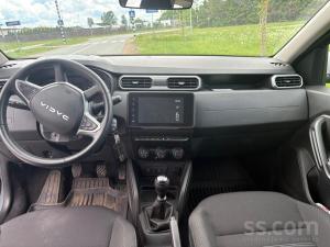 Grey Dacia Duster 2023 in Riga, with an engine capacity of 1.00 L and mileage of 16 thousand km for 15700 €, photo 5 on AUTOMOTO.COM.LV