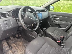 Grey Dacia Duster 2023 in Riga, with an engine capacity of 1.00 L and mileage of 16 thousand km for 15700 €, photo 6 on AUTOMOTO.COM.LV