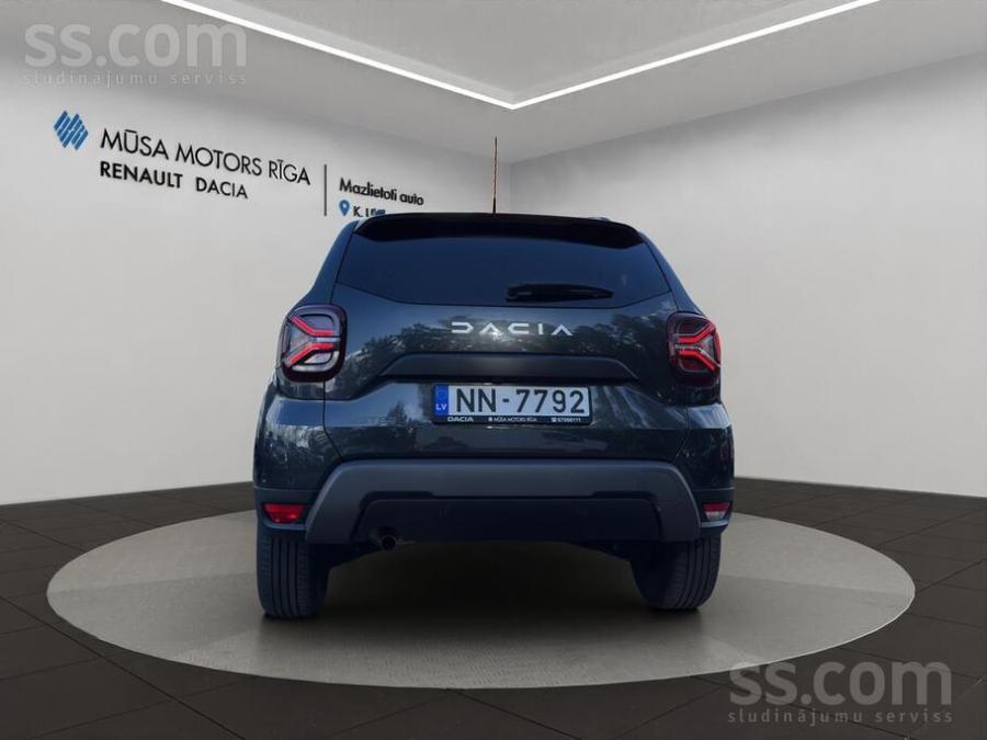 Pelēks Dacia Duster 2023 Rīga, ar dzinēja tilpumu 1.00 L un nobraukumu 15 tūkst. km par 15995 €, foto 6 vietnē AUTOMOTO.COM.LV