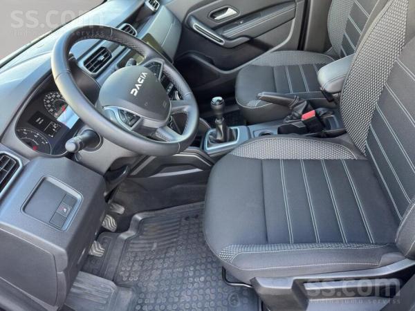 Pelēks Dacia Duster 2023 Rīga, ar dzinēja tilpumu 1.00 L un nobraukumu 15 tūkst. km par 15995 €, foto 11 vietnē AUTOMOTO.COM.LV