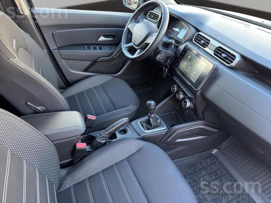 Pelēks Dacia Duster 2023 Rīga, ar dzinēja tilpumu 1.00 L un nobraukumu 15 tūkst. km par 15995 €, foto 12 vietnē AUTOMOTO.COM.LV