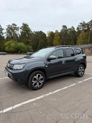 Pelēks Dacia Duster 2023 Rīga, ar dzinēja tilpumu 1.30 L un nobraukumu 97 tūkst. km par 14700 €, foto  vietnē AUTOMOTO.COM.LV