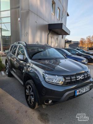 Grey Dacia Duster 2024 in Kaunas, with an engine capacity of 1.00 L and mileage of 34 thousand km for 16500 €, photo 3 on AUTOMOTO.COM.LV