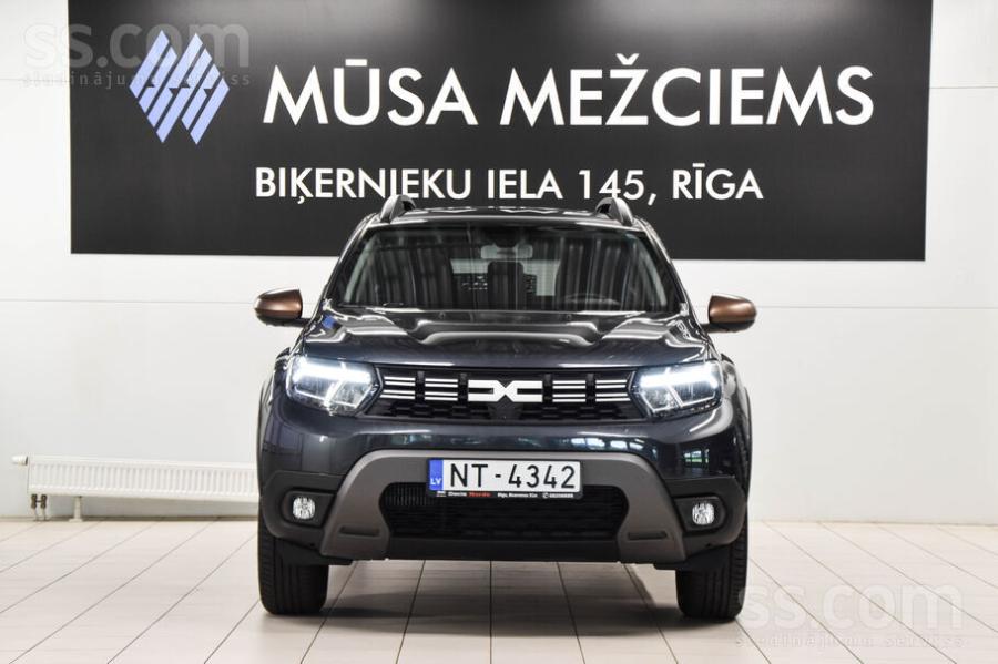 Grey Dacia Duster 2024 in Riga, with an engine capacity of 1.00 L and mileage of 24 thousand km for 16590 €, photo 3 on AUTOMOTO.COM.LV