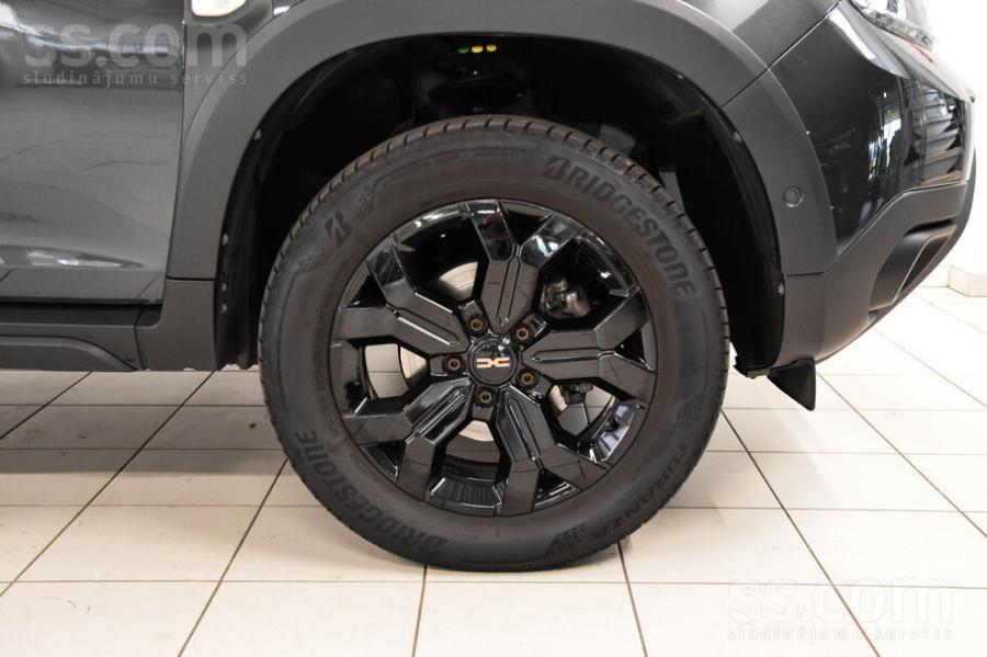 Grey Dacia Duster 2024 in Riga, with an engine capacity of 1.00 L and mileage of 24 thousand km for 16590 €, photo 12 on AUTOMOTO.COM.LV