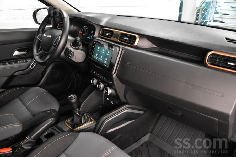 Grey Dacia Duster 2024 in Riga, with an engine capacity of 1.00 L and mileage of 24 thousand km for 16590 €, photo 15 on AUTOMOTO.COM.LV