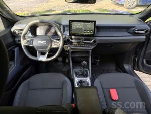 Pelēks Dacia Duster 2025 Ogre, ar dzinēja tilpumu 1.20 L un nobraukumu 42 tūkst. km par 20000 €, foto 8 vietnē AUTOMOTO.COM.LV