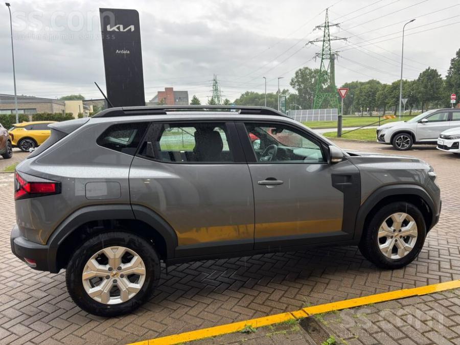 Grey Dacia Duster 2026 in Liepaja, with an engine capacity of 1.20 L and mileage of 0 thousand km for 20640 €, photo 7 on AUTOMOTO.COM.LV