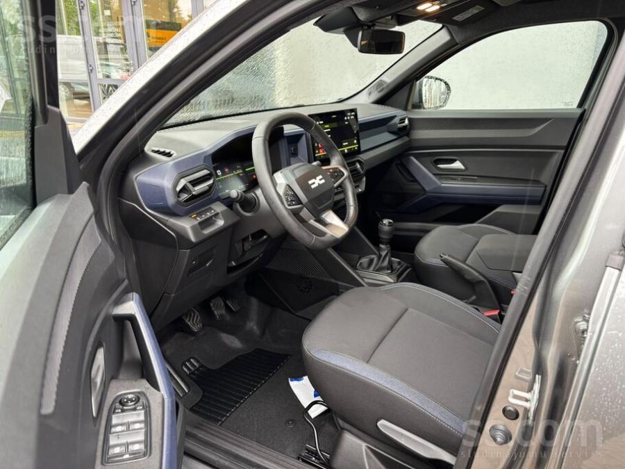 Grey Dacia Duster 2026 in Liepaja, with an engine capacity of 1.20 L and mileage of 0 thousand km for 20640 €, photo 13 on AUTOMOTO.COM.LV