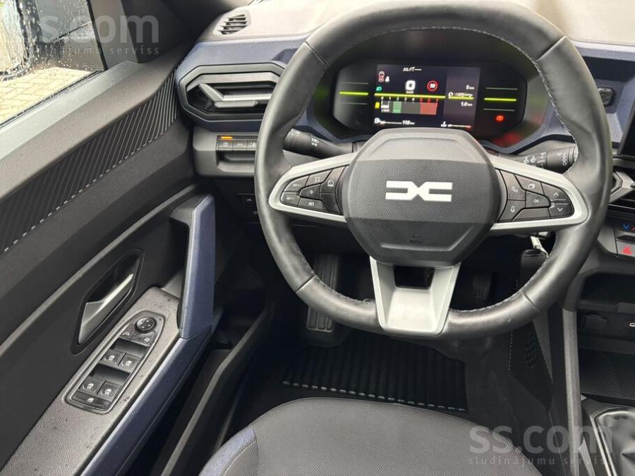 Grey Dacia Duster 2026 in Liepaja, with an engine capacity of 1.20 L and mileage of 0 thousand km for 20640 €, photo 15 on AUTOMOTO.COM.LV