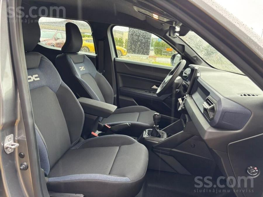 Grey Dacia Duster 2026 in Liepaja, with an engine capacity of 1.20 L and mileage of 0 thousand km for 20640 €, photo 18 on AUTOMOTO.COM.LV