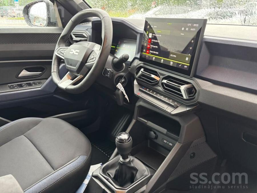 Grey Dacia Duster 2026 in Liepaja, with an engine capacity of 1.20 L and mileage of 0 thousand km for 20640 €, photo 19 on AUTOMOTO.COM.LV