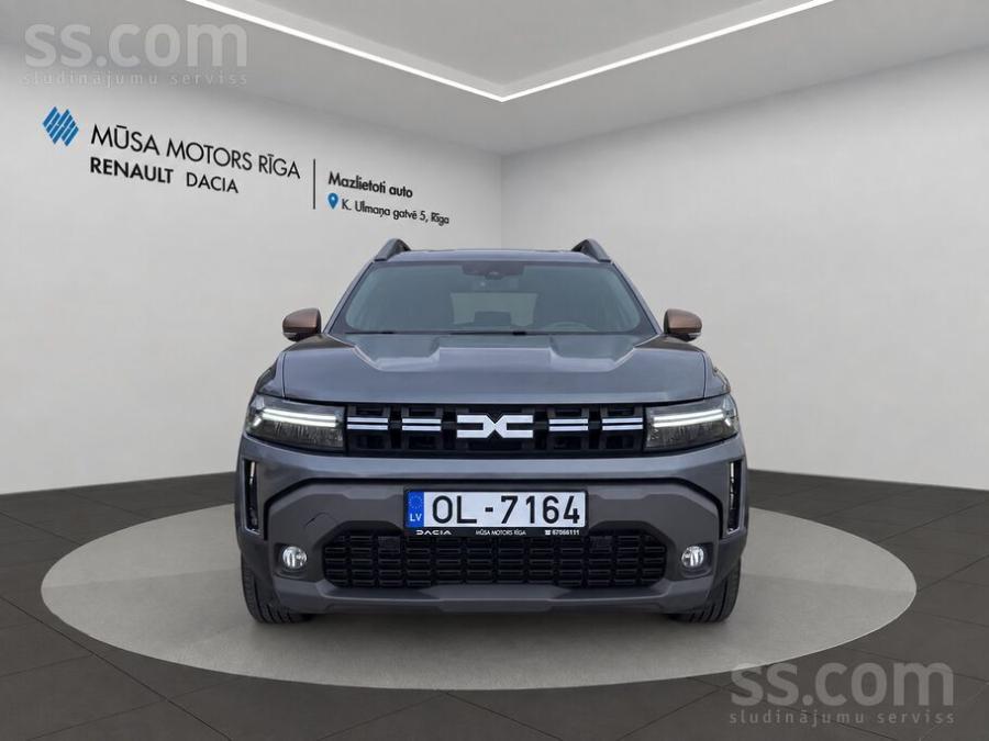 Grey Dacia Duster 2026 in Riga, with an engine capacity of 1.20 L and mileage of 16 thousand km for 19990 €, photo 3 on AUTOMOTO.COM.LV