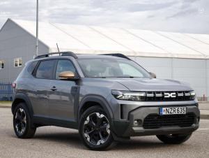 Pelēks Dacia Duster 2025 Viļņa, ar dzinēja tilpumu 1.60 L un nobraukumu 20 tūkst. km par 18500 €, foto  vietnē AUTOMOTO.COM.LV