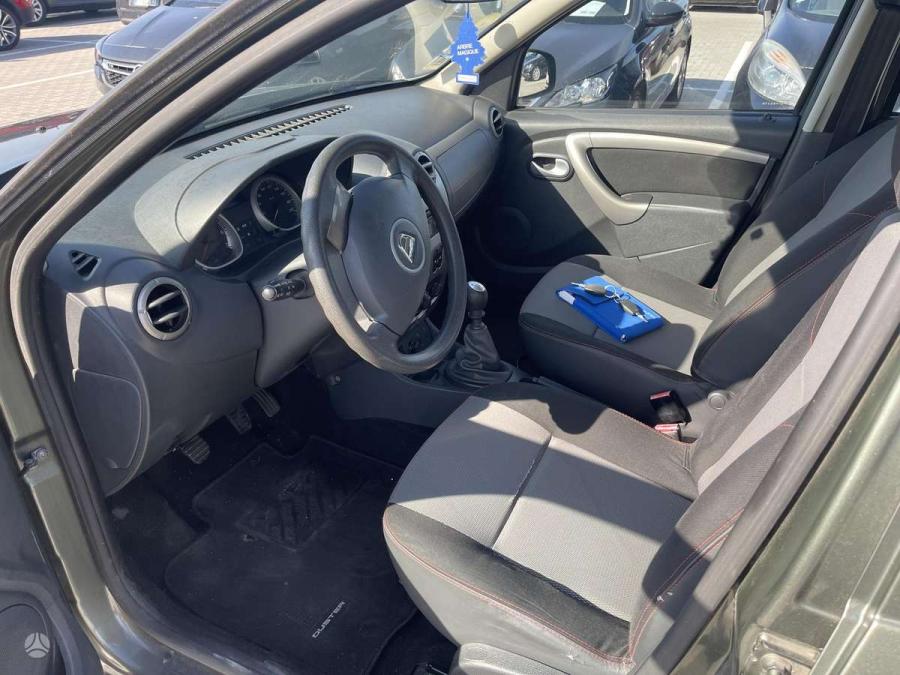 Pelēks Dacia Duster 2013 Tauragė, ar dzinēja tilpumu 1.50 L un nobraukumu 300 tūkst. km par 3700 €, foto 11 vietnē AUTOMOTO.COM.LV