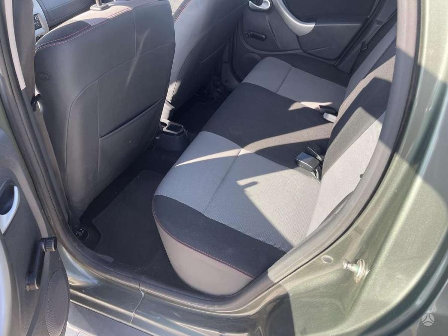 Pelēks Dacia Duster 2013 Tauragė, ar dzinēja tilpumu 1.50 L un nobraukumu 300 tūkst. km par 3700 €, foto 12 vietnē AUTOMOTO.COM.LV