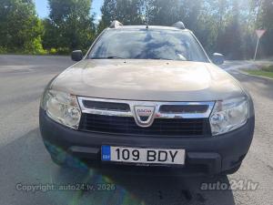 Grey Dacia Duster 2011 in Parnu, with an engine capacity of 1.60 L and mileage of 205 thousand km for 4200 €, photo  on AUTOMOTO.COM.LV