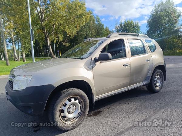 Pelēks Dacia Duster 2011 Pērnava, ar dzinēja tilpumu 1.60 L un nobraukumu 205 tūkst. km par 4200 €, foto 4 vietnē AUTOMOTO.COM.LV