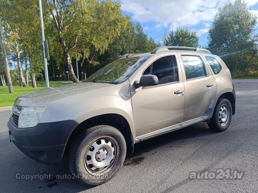 Pelēks Dacia Duster 2011 Pērnava, ar dzinēja tilpumu 1.60 L un nobraukumu 205 tūkst. km par 4200 €, foto 4 vietnē AUTOMOTO.COM.LV