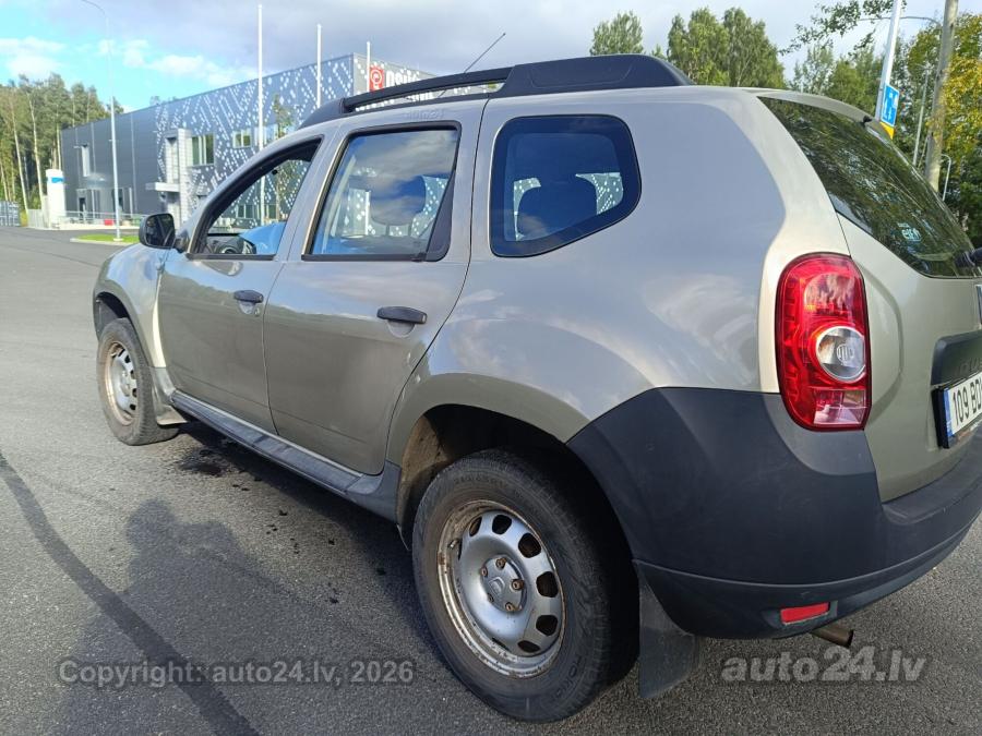 Pelēks Dacia Duster 2011 Pērnava, ar dzinēja tilpumu 1.60 L un nobraukumu 205 tūkst. km par 4200 €, foto 9 vietnē AUTOMOTO.COM.LV