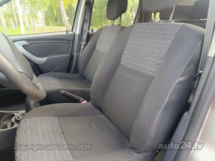 Pelēks Dacia Duster 2011 Pērnava, ar dzinēja tilpumu 1.60 L un nobraukumu 205 tūkst. km par 4200 €, foto 14 vietnē AUTOMOTO.COM.LV