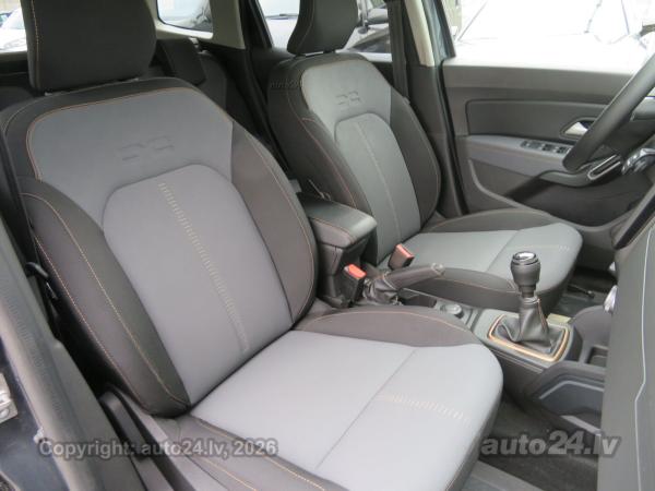 Grey Dacia Duster 2023 in Tallinn, with an engine capacity of 1.50 L and mileage of 83 thousand km for 17500 €, photo 4 on AUTOMOTO.COM.LV