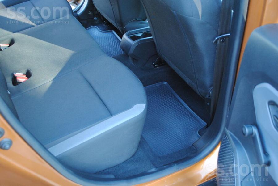 Orange Dacia Duster 2018 in Riga, with an engine capacity of 1.50 L and mileage of 78 thousand km for 9990 €, photo 12 on AUTOMOTO.COM.LV