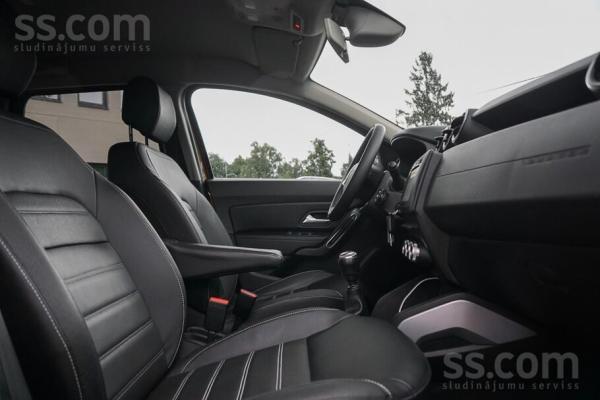 Orange Dacia Duster 2018 in Riga, with an engine capacity of 1.20 L and mileage of 96 thousand km for 11990 €, photo 6 on AUTOMOTO.COM.LV