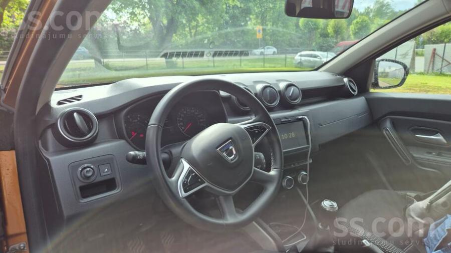 Orange Dacia Duster 2021 in Riga, with an engine capacity of 1.50 L and mileage of 72 thousand km for 11800 €, photo 7 on AUTOMOTO.COM.LV