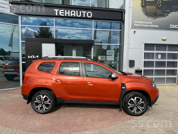 Orange Dacia Duster 2022 in Valmiera, with an engine capacity of 1.00 L and mileage of 82 thousand km for 14999 €, photo 2 on AUTOMOTO.COM.LV