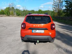 Orange Dacia Duster 2023 in Riga, with an engine capacity of 1.50 L and mileage of 75 thousand km for 18200 €, photo 4 on AUTOMOTO.COM.LV