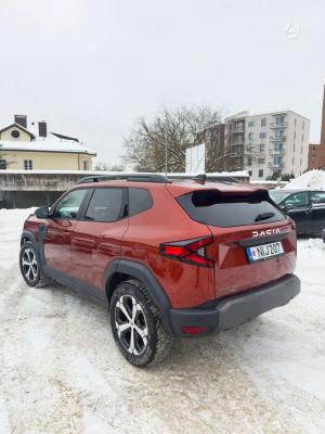 Orange Dacia Duster 2025 in Vilnius, with an engine capacity of 1.60 L and mileage of 27 thousand km for 24500 €, photo 4 on AUTOMOTO.COM.LV