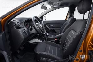 Orange Dacia Duster 2021 in Riga, with an engine capacity of 1.00 L and mileage of 81 thousand km for 10890 €, photo 7 on AUTOMOTO.COM.LV