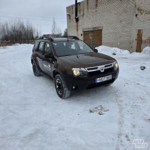 Красный Дачия Duster 2013 в Кельме, объемом двигателя 1.50 л и пробегом 407 тыс. км за 4200 €, фото 2 на AUTOMOTO.COM.LV