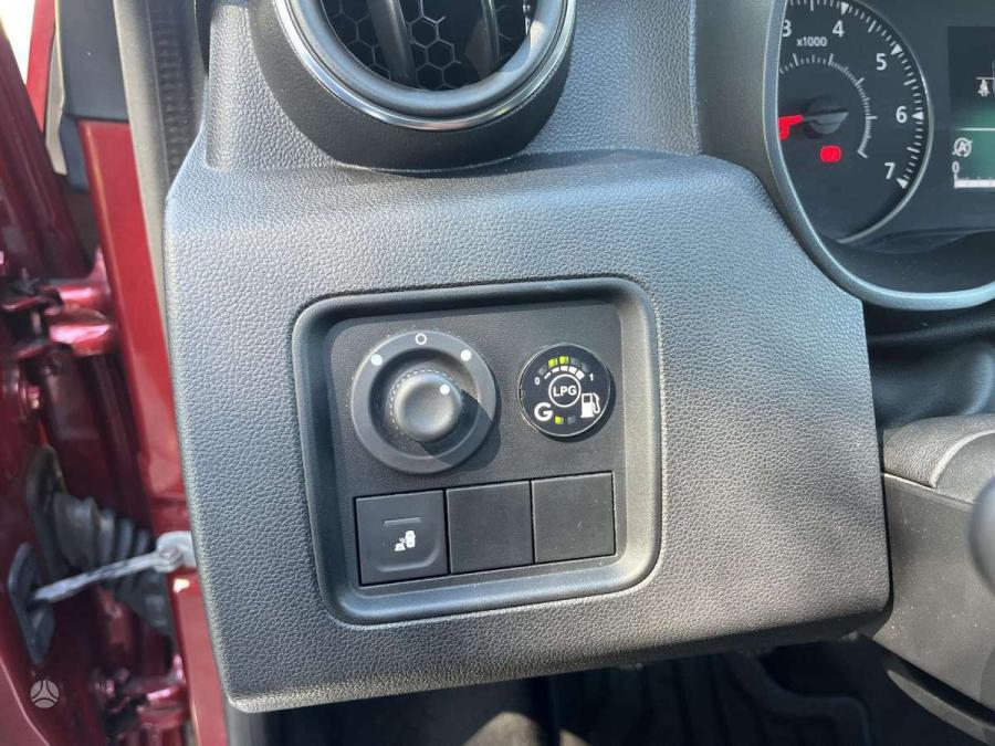 Red Dacia Duster 2020 in Taurage, with an engine capacity of 1.00 L and mileage of 195 thousand km for 7600 €, photo 10 on AUTOMOTO.COM.LV
