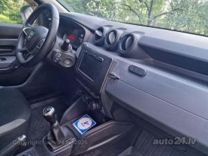 Red Dacia Duster 2021 in Tallinn, with an engine capacity of 1.50 L and mileage of 187 thousand km for 11999 €, photo 13 on AUTOMOTO.COM.LV