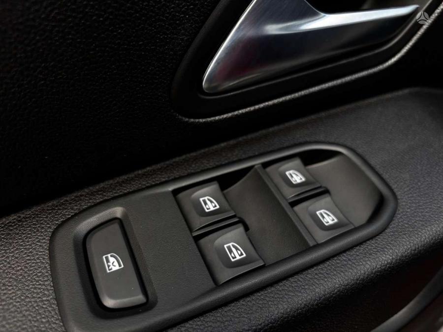 Красный Дачия Duster 2021 в Вильнюс, объемом двигателя 1.00 л и пробегом 35 тыс. км за 10000 €, фото 13 на AUTOMOTO.COM.LV