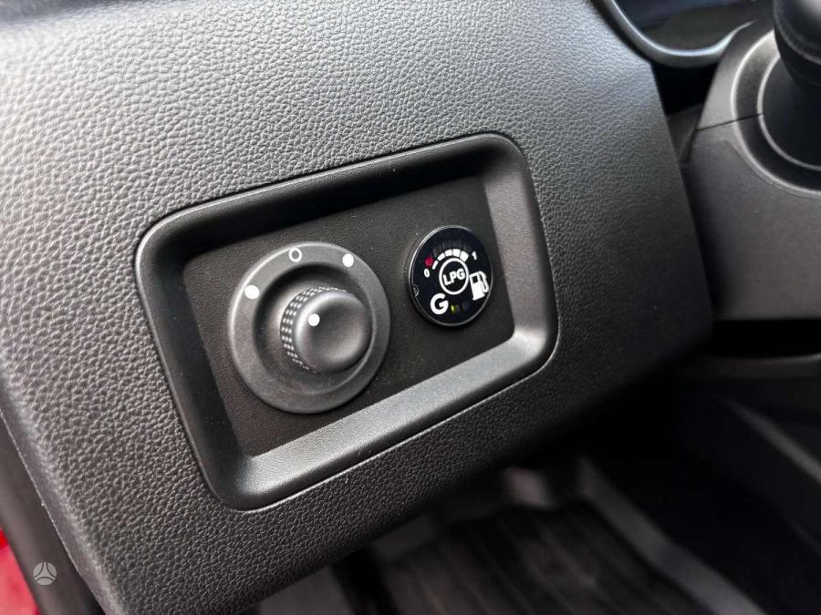 Красный Дачия Duster 2021 в Вильнюс, объемом двигателя 1.00 л и пробегом 35 тыс. км за 10000 €, фото 14 на AUTOMOTO.COM.LV