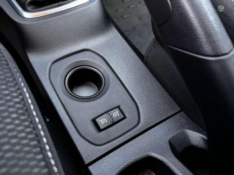 Красный Дачия Duster 2021 в Вильнюс, объемом двигателя 1.00 л и пробегом 35 тыс. км за 10000 €, фото 17 на AUTOMOTO.COM.LV