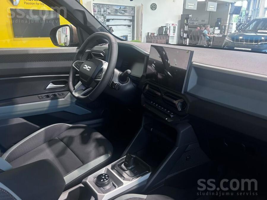 Sarkans Dacia Duster 2026 Daugavpils, ar dzinēja tilpumu 1.20 L un nobraukumu 19 tūkst. km par 29445 €, foto 8 vietnē AUTOMOTO.COM.LV