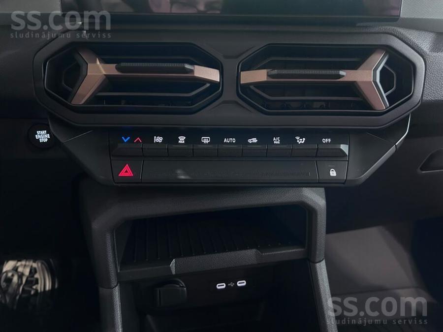 Sarkans Dacia Duster 2026 Daugavpils, ar dzinēja tilpumu 1.20 L un nobraukumu 19 tūkst. km par 29445 €, foto 20 vietnē AUTOMOTO.COM.LV