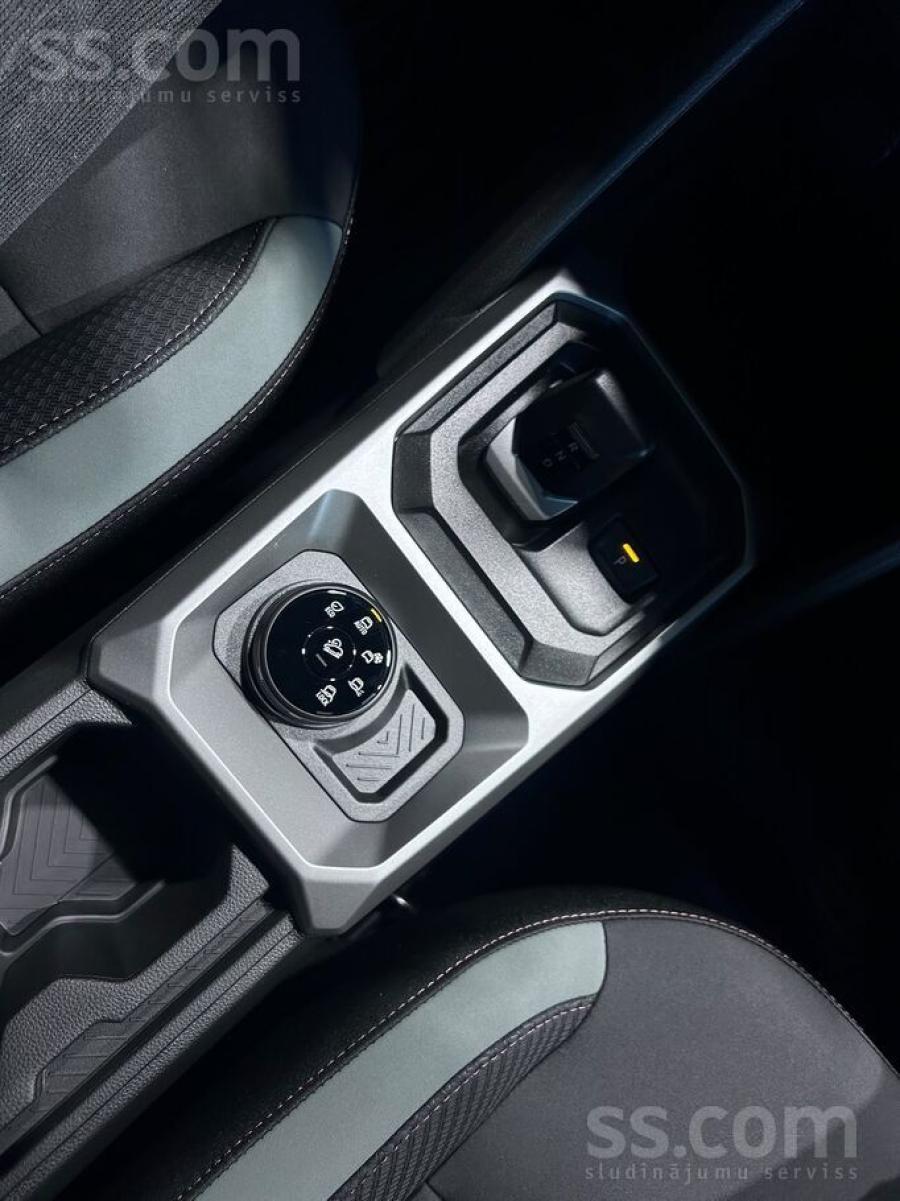 Sarkans Dacia Duster 2026 Daugavpils, ar dzinēja tilpumu 1.20 L un nobraukumu 19 tūkst. km par 29445 €, foto 21 vietnē AUTOMOTO.COM.LV
