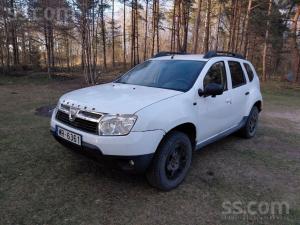 White Dacia Duster 2010 in Liepaja, with an engine capacity of 1.50 L and mileage of 305 thousand km for 3000 €, photo  on AUTOMOTO.COM.LV